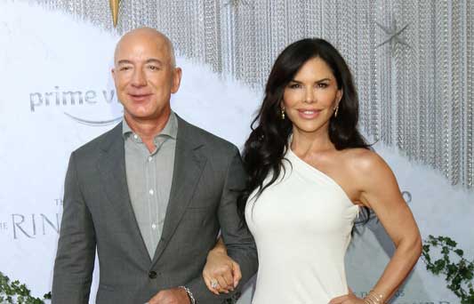 Amazon’s Jeff Bezos and Girlfriend Looking Good on $500M Super-Yacht ...